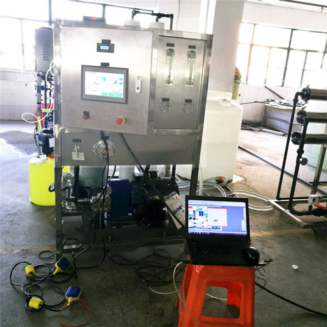 Seawater desalination device