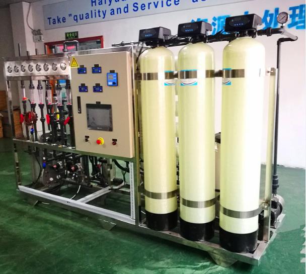 Topping up fuel cell stacks and membrane humidifiers with deionized ...